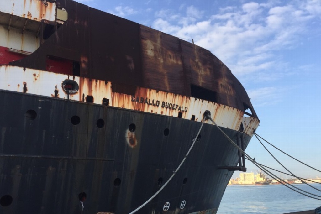 Es 'delicado' el abandono de cuatro barcos de Oceanografía en Veracruz ...