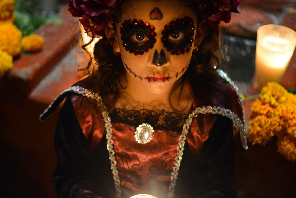 Cientos de catrinas y catrines llenan la plaza de Xallitic, en Xalapa ...