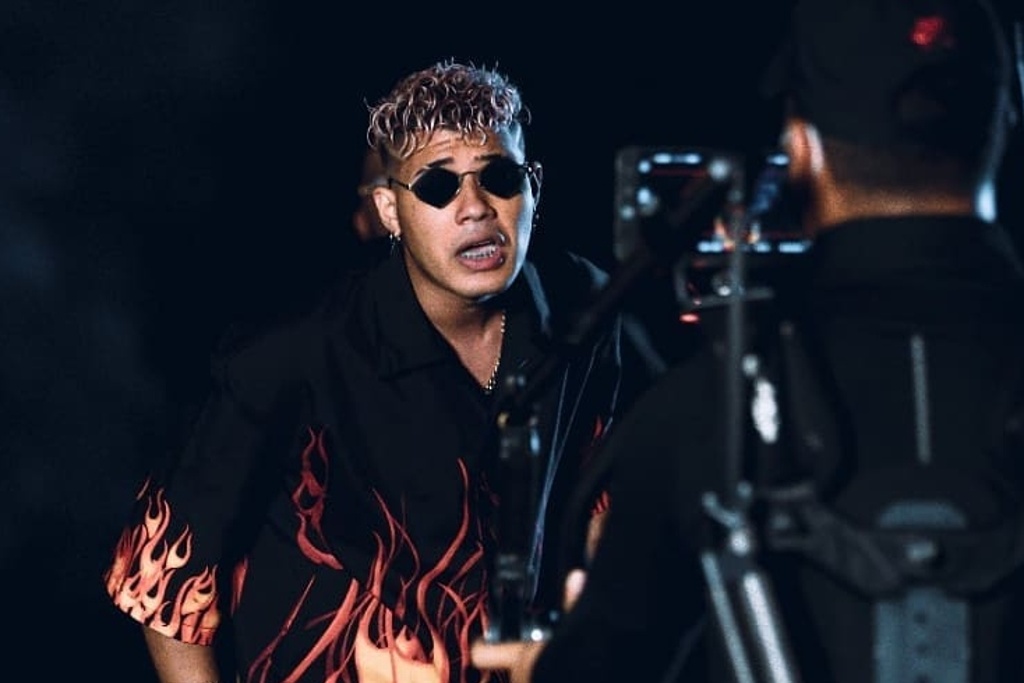 Boza presenta el video de su éxito 'Hecha pa´mi' (+video) - xeu ...