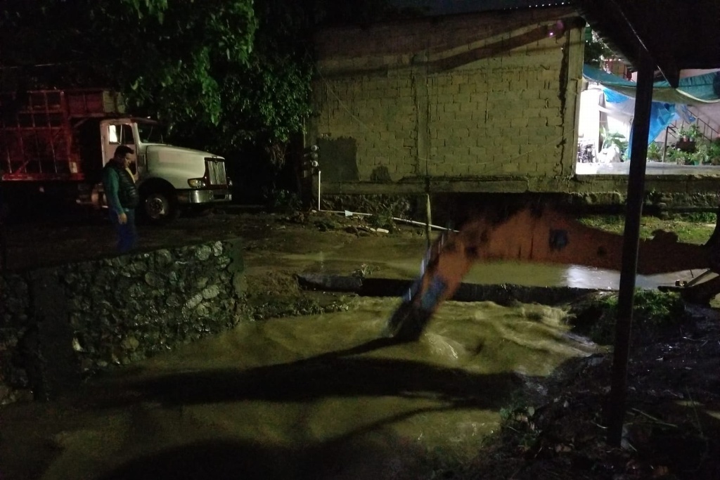 Calles Inundadas Por Fuerte Lluvia En Martínez De La Torre Habilitan