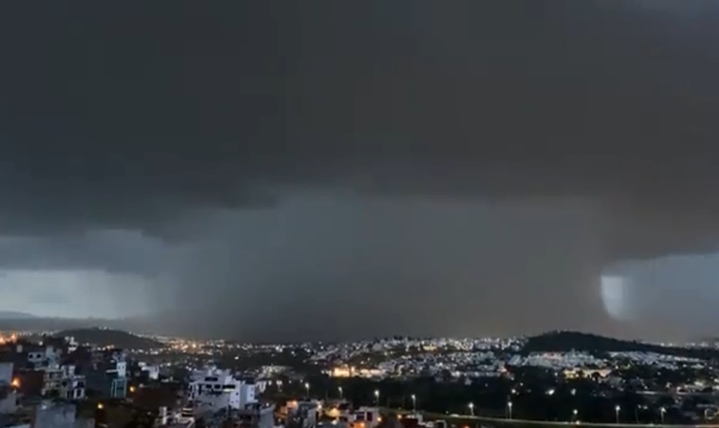 Así se vio la impresionante lluvia en Querétaro (+Video) - xeu noticias ...