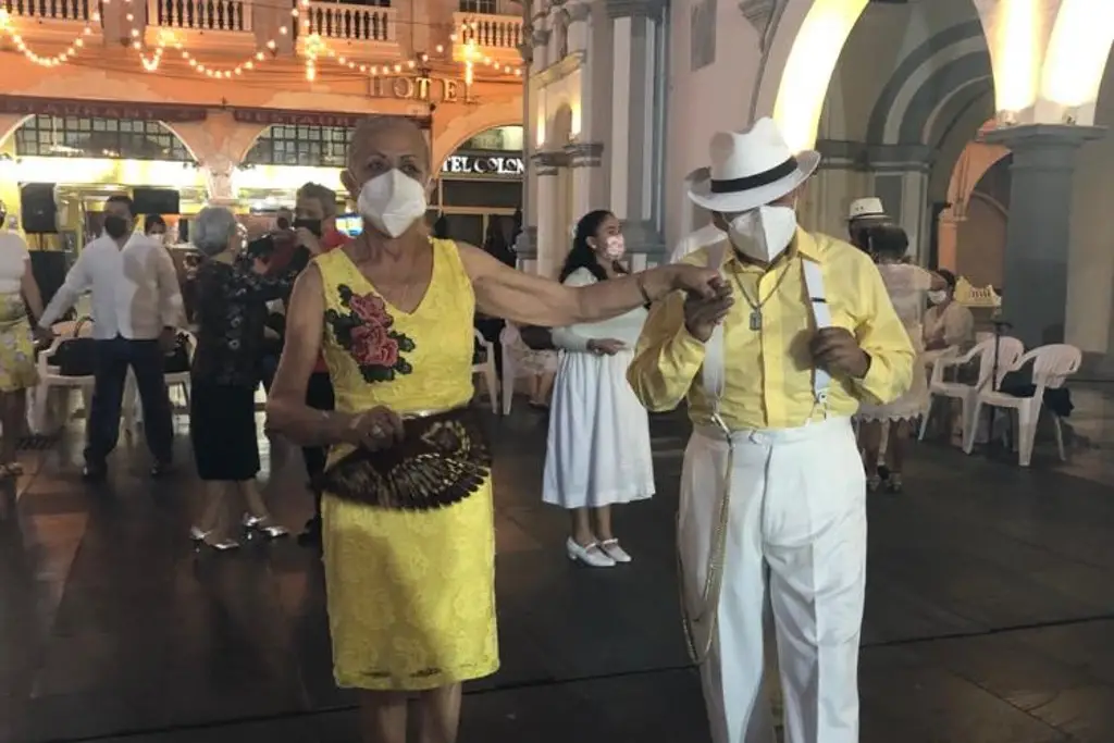 Así disfrutan del danzón en Veracruz - xeu noticias veracruz