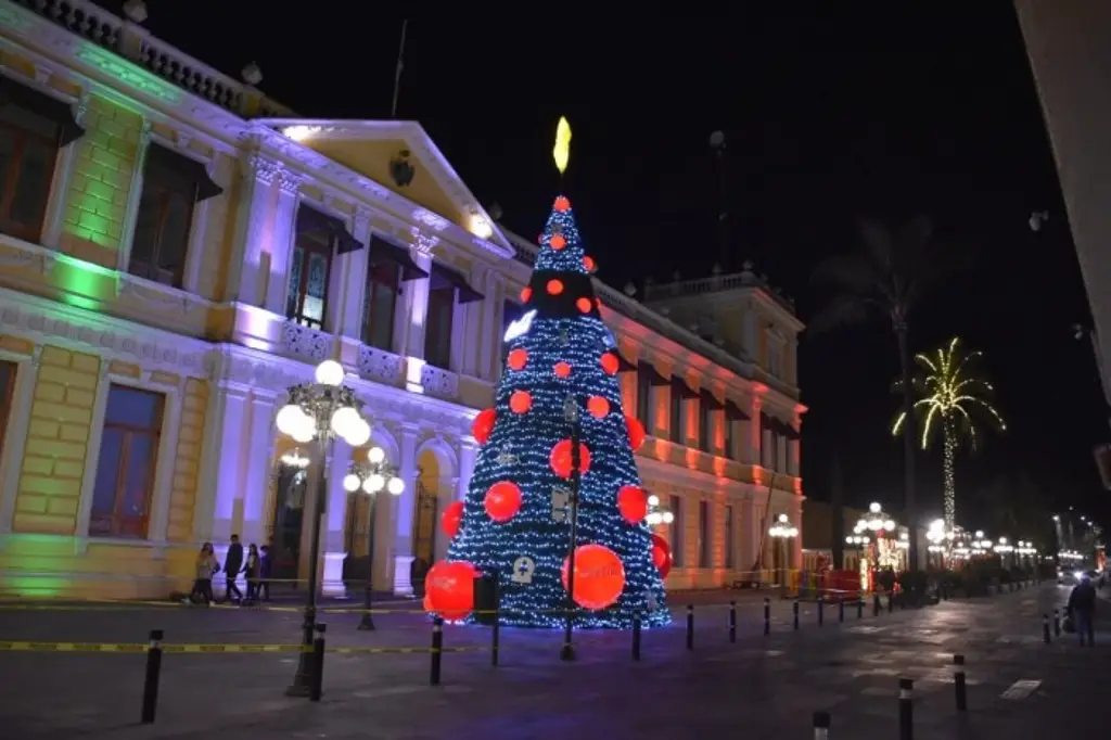 Instalan en Orizaba pino de navidad de 14 metros de altura - xeu ...