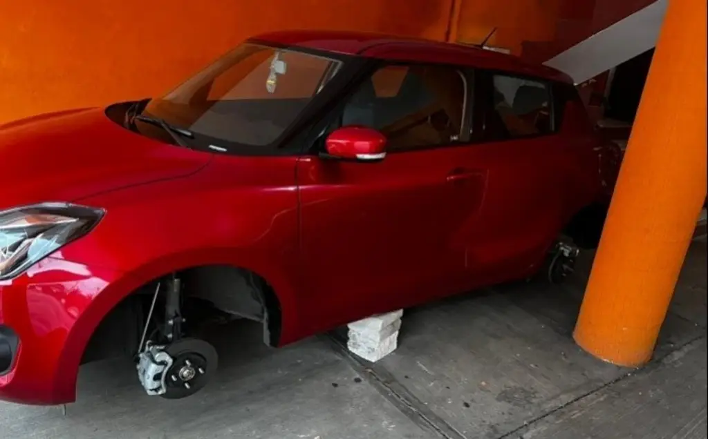 Dos automóviles más amanecen sin llantas - xeu noticias veracruz
