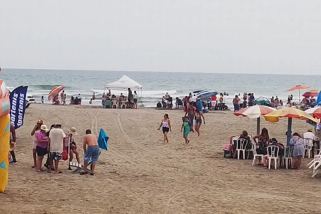 Sin importar viento del norte, turistas llegan a las playas de Veracruz-Boca del Río - xeu ...
