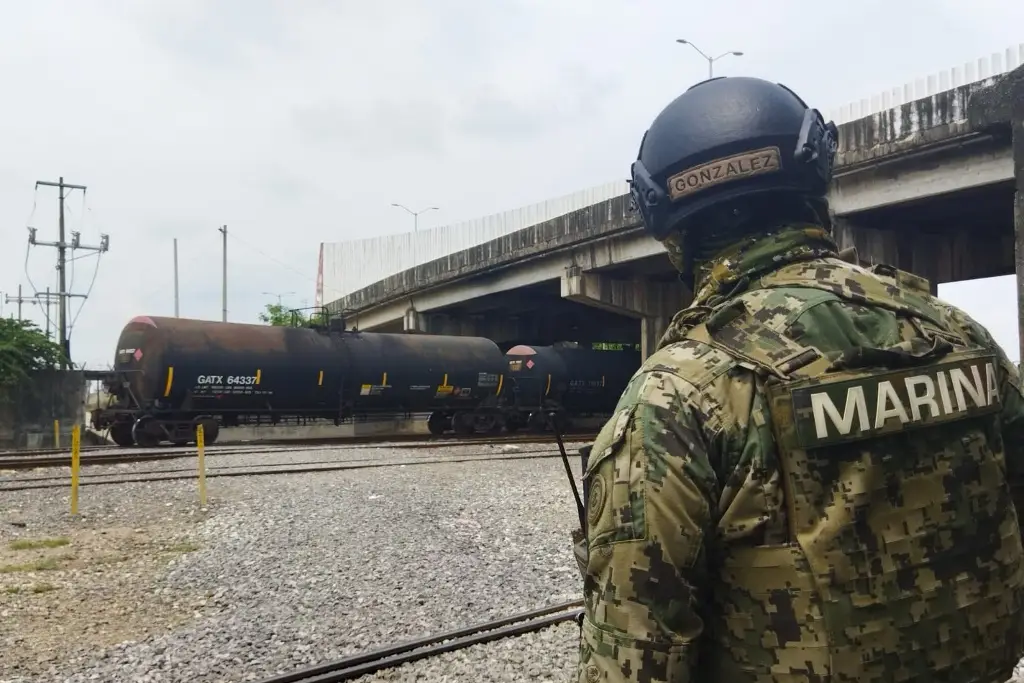 Zozobra entre trabajadores luego de que Semar tomó control de Ferrosur - xeu noticias veracruz