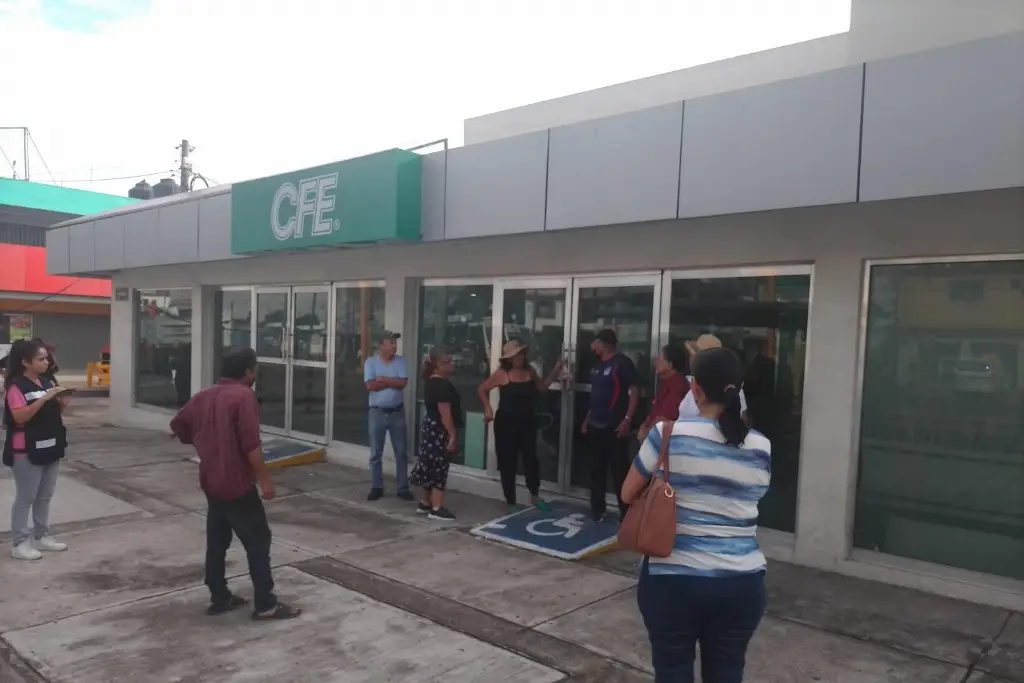 Tres días sin luz y toman instalaciones de CFE en Veracruz - xeu ...
