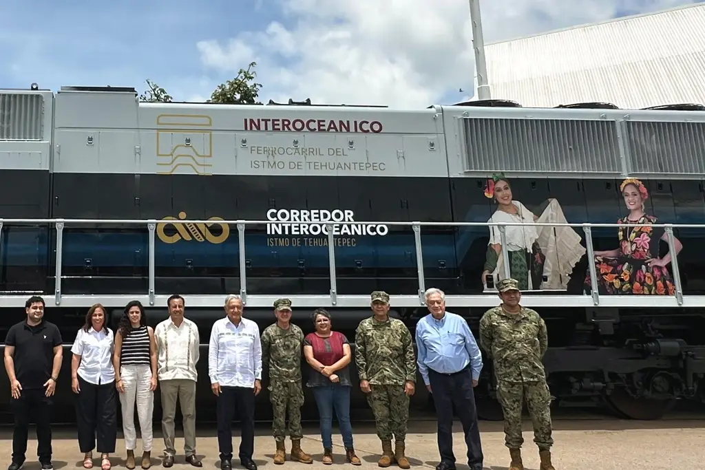 AMLO presenta la primera locomotora del Tren Interoceánico - xeu noticias veracruz
