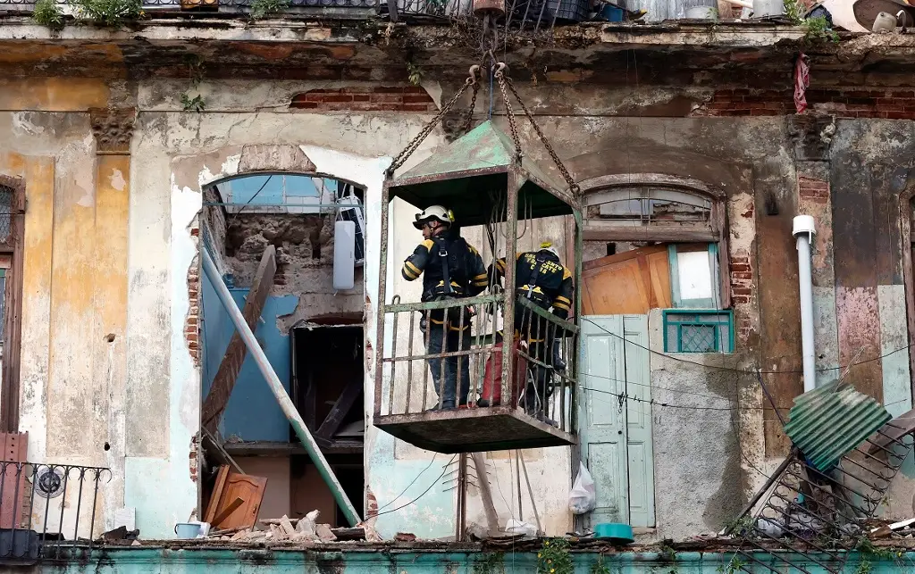 Derrumbe de edificio en Cuba deja 2 rescatistas muertos - xeu noticias veracruz