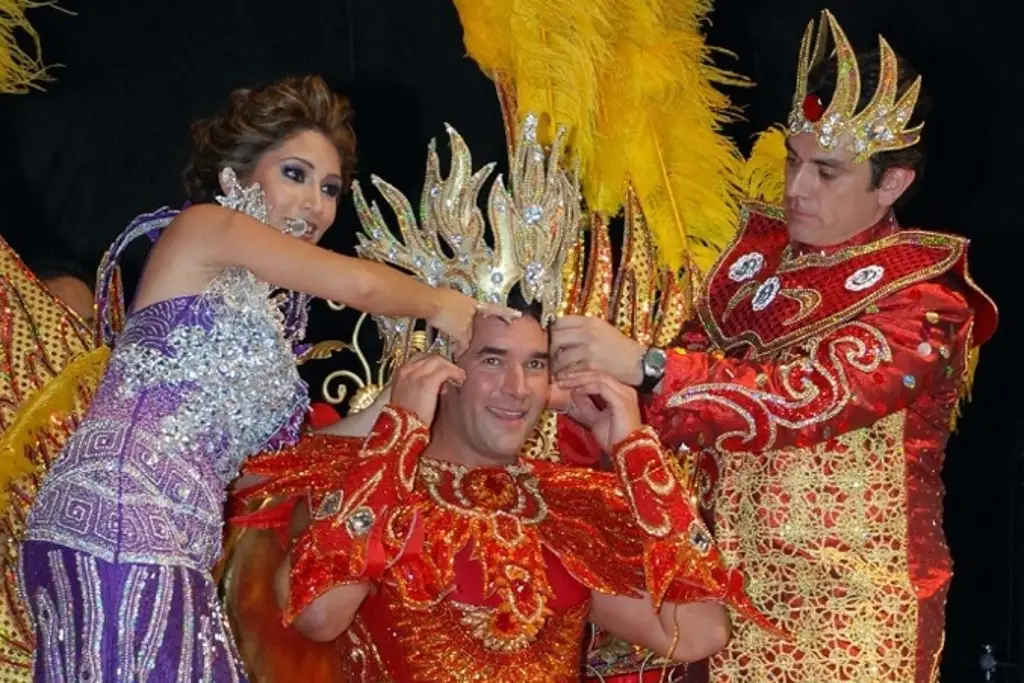¿Será Eduardo Santamarina el rey del Carnaval de Veracruz 2024? - xeu ...