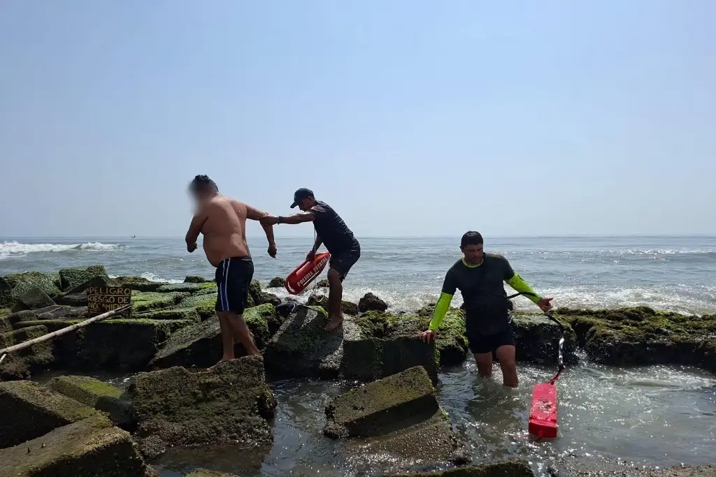 As Rescataron A Hombre En Playa De Veracruz Xeu Noticias Veracruz as-rescataron-a-hombre-en-playa-de-veracruz-xeu-noticias-veracruz